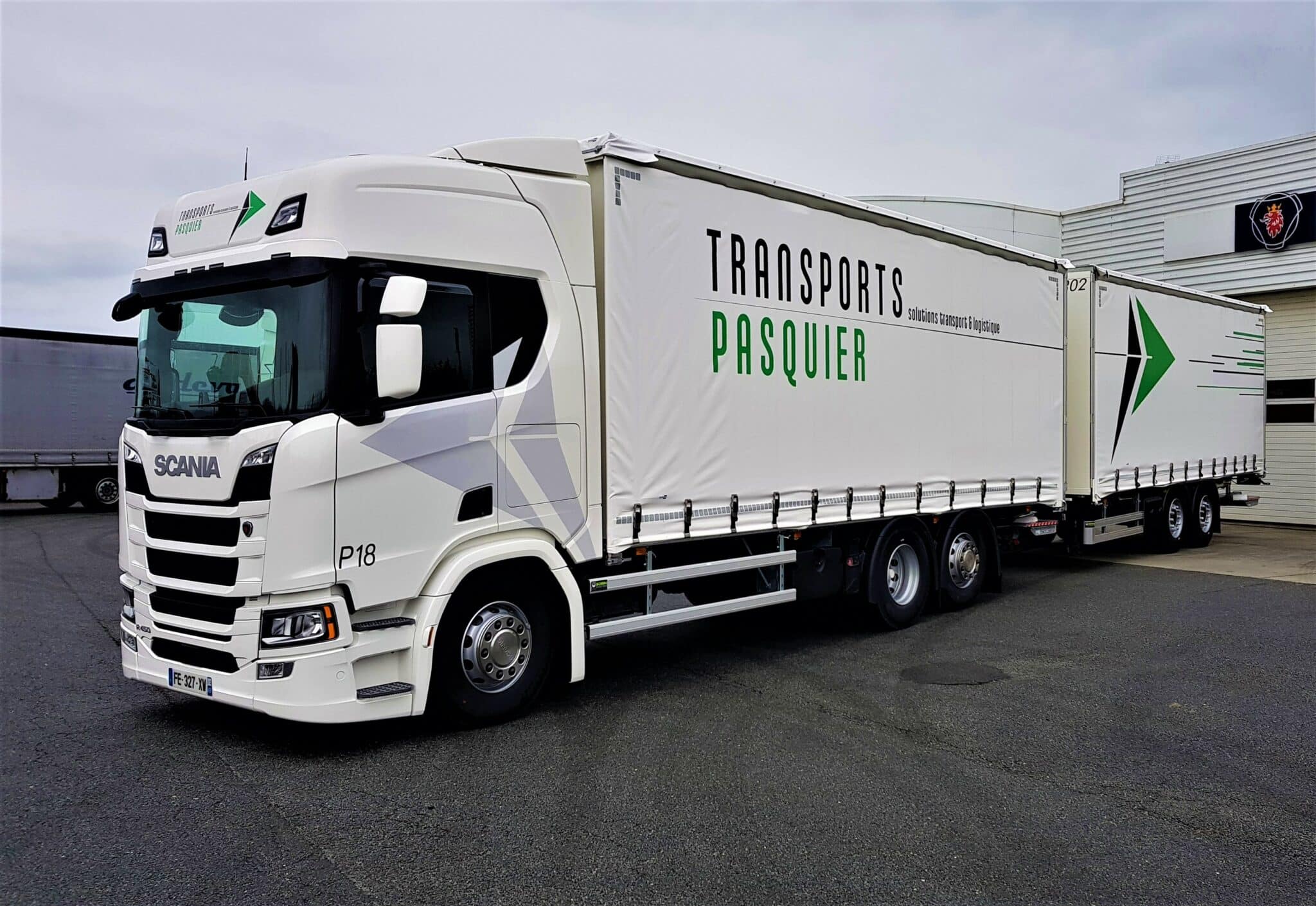Camion-remorque HAYON - Ageneau Group